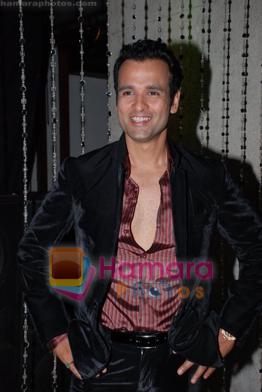 Rohit Roy On The Sets Of Dinesh Chugh's Mittal Vs Mittal directed by ...