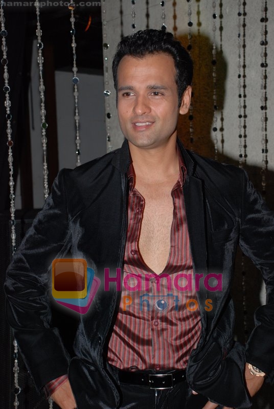 Rohit Roy On The Sets Of Dinesh Chugh's Mittal Vs Mittal directed by ...