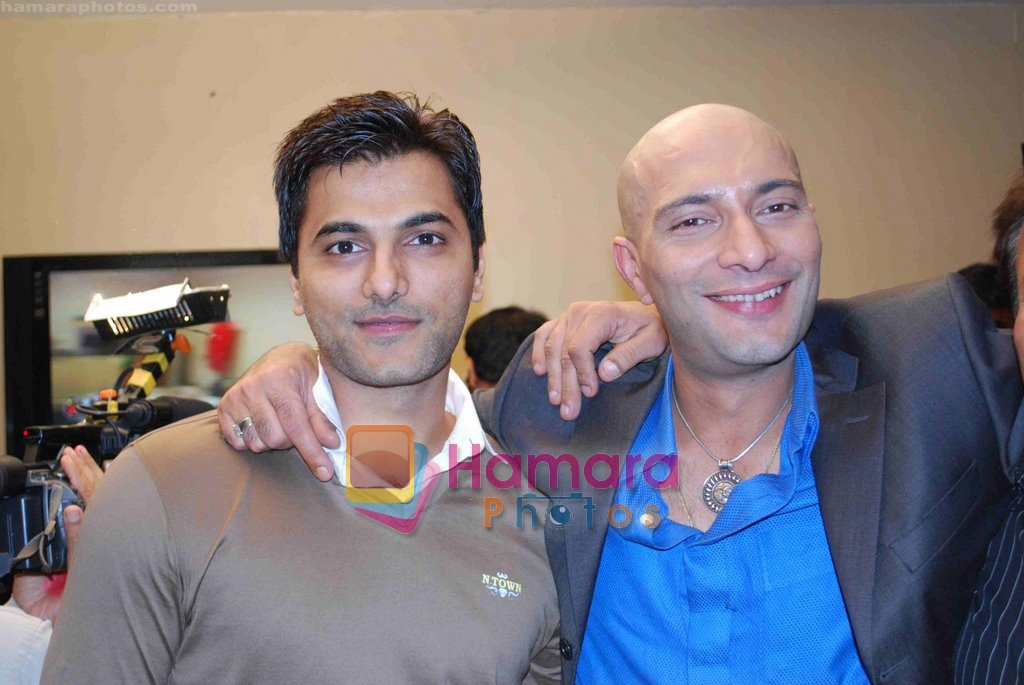 Amit Behl at Amit Behl's brother wedding reception in Fun Republic on ...