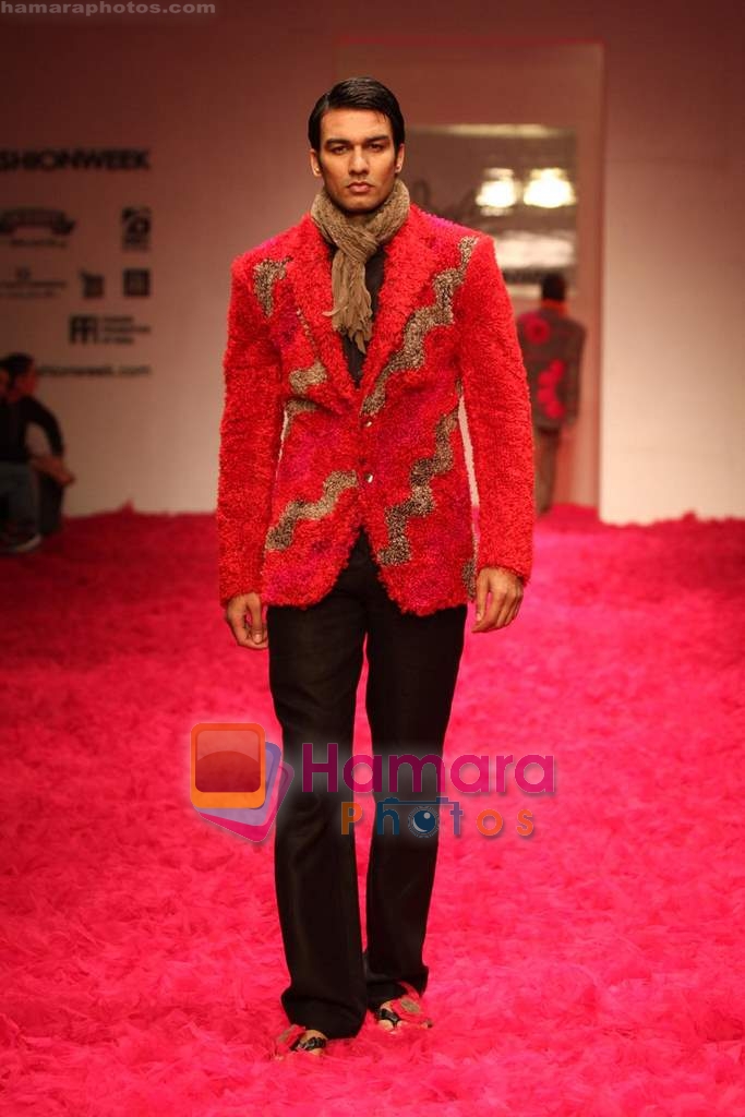 Model walk the ramp for Rohit Bal at Delhi Fashion Week on 3rd December ...