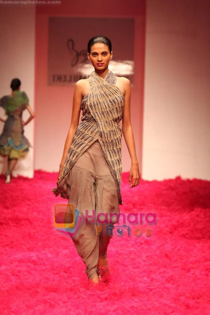 Model walk the ramp for Rohit Bal at Delhi Fashion Week on 3rd December ...