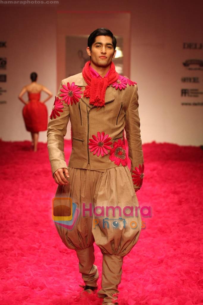 Model walk the ramp for Rohit Bal at Delhi Fashion Week on 3rd December ...