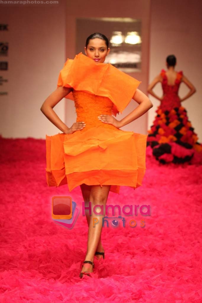 Model walk the ramp for Rohit Bal at Delhi Fashion Week on 3rd December ...