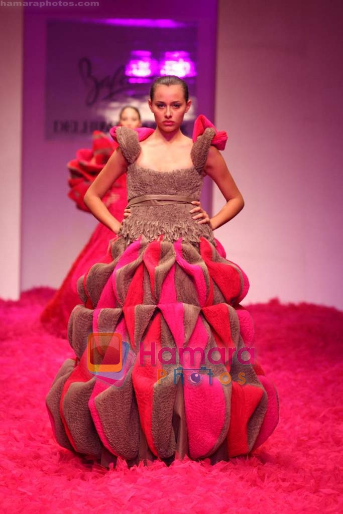 Model walk the ramp for Rohit Bal at Delhi Fashion Week on 3rd December ...