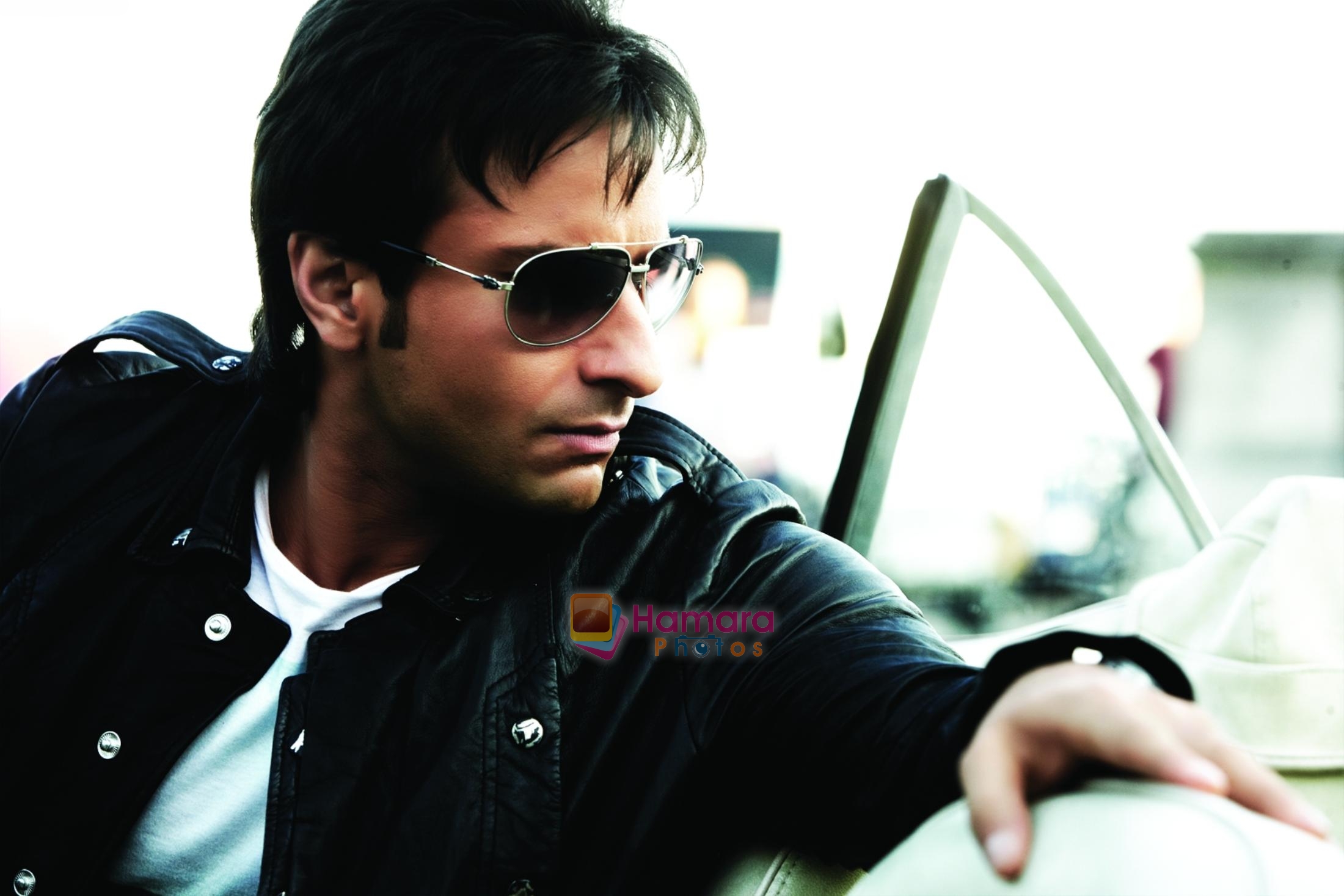 Saif Ali Khan in the still from movie Love Aaj Kal / Love Aaj Kal ...
