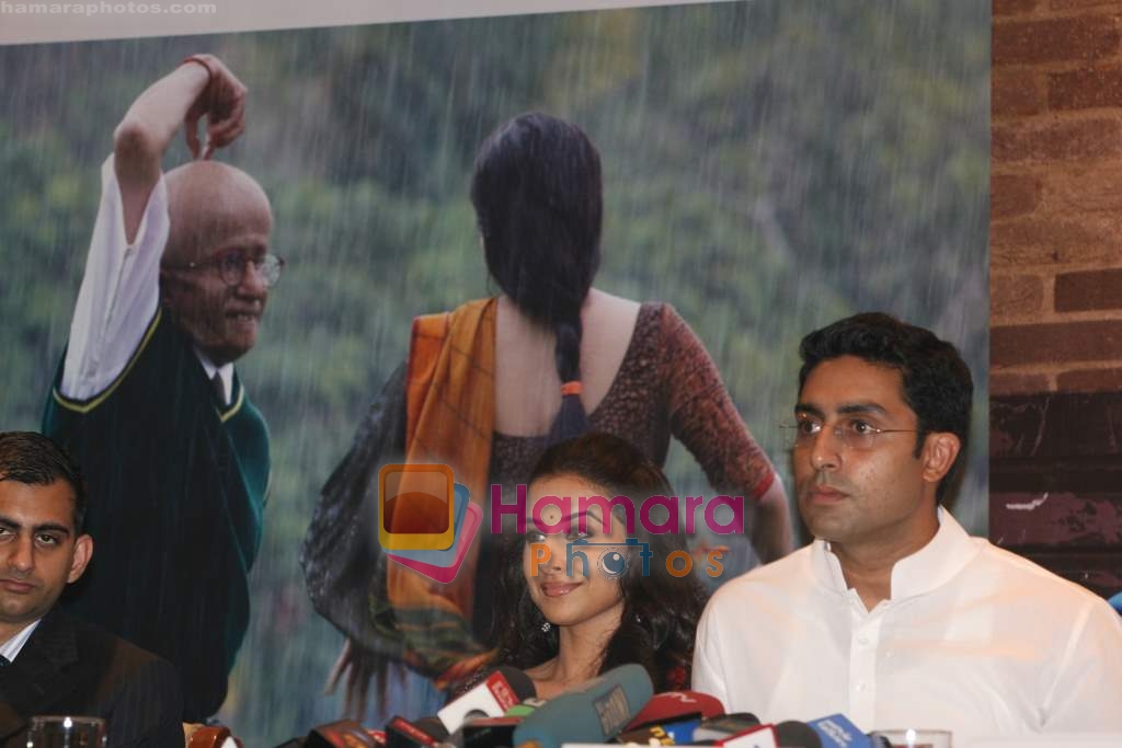 Abhishek Bachchan, Vidya Balan at PAA press meet in Taj Land's End on ...