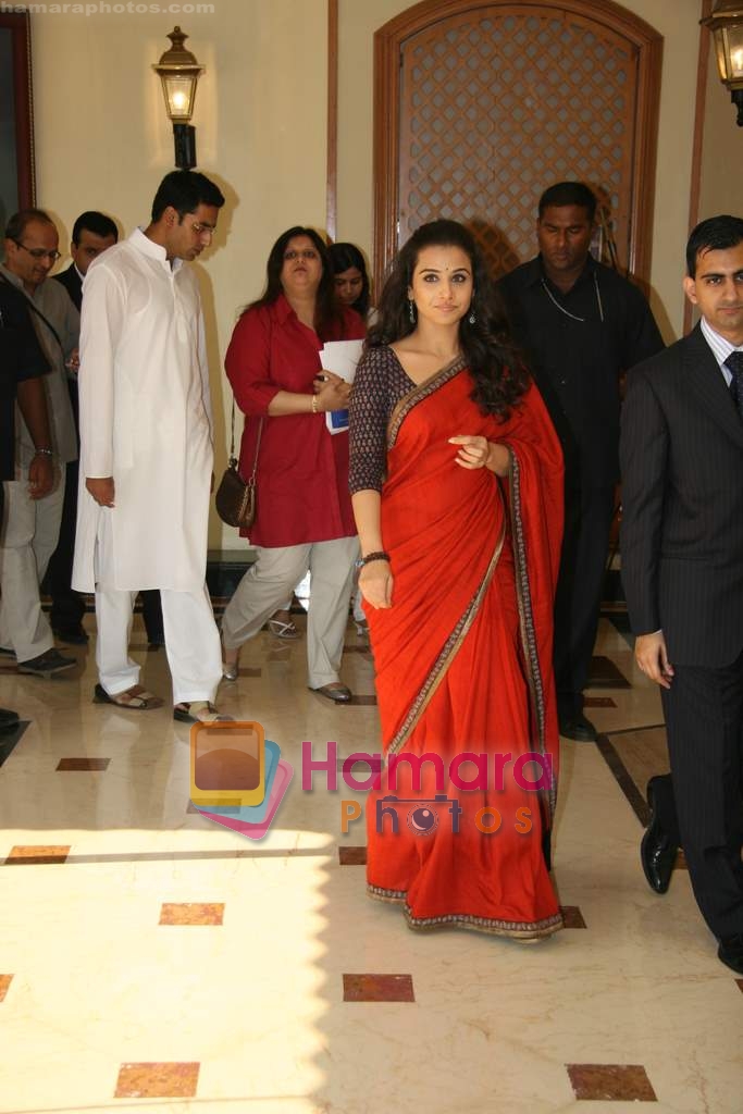 Vidya Balan at PAA press meet in Taj Land's End on 3rd Dec 2009 / Vidya ...