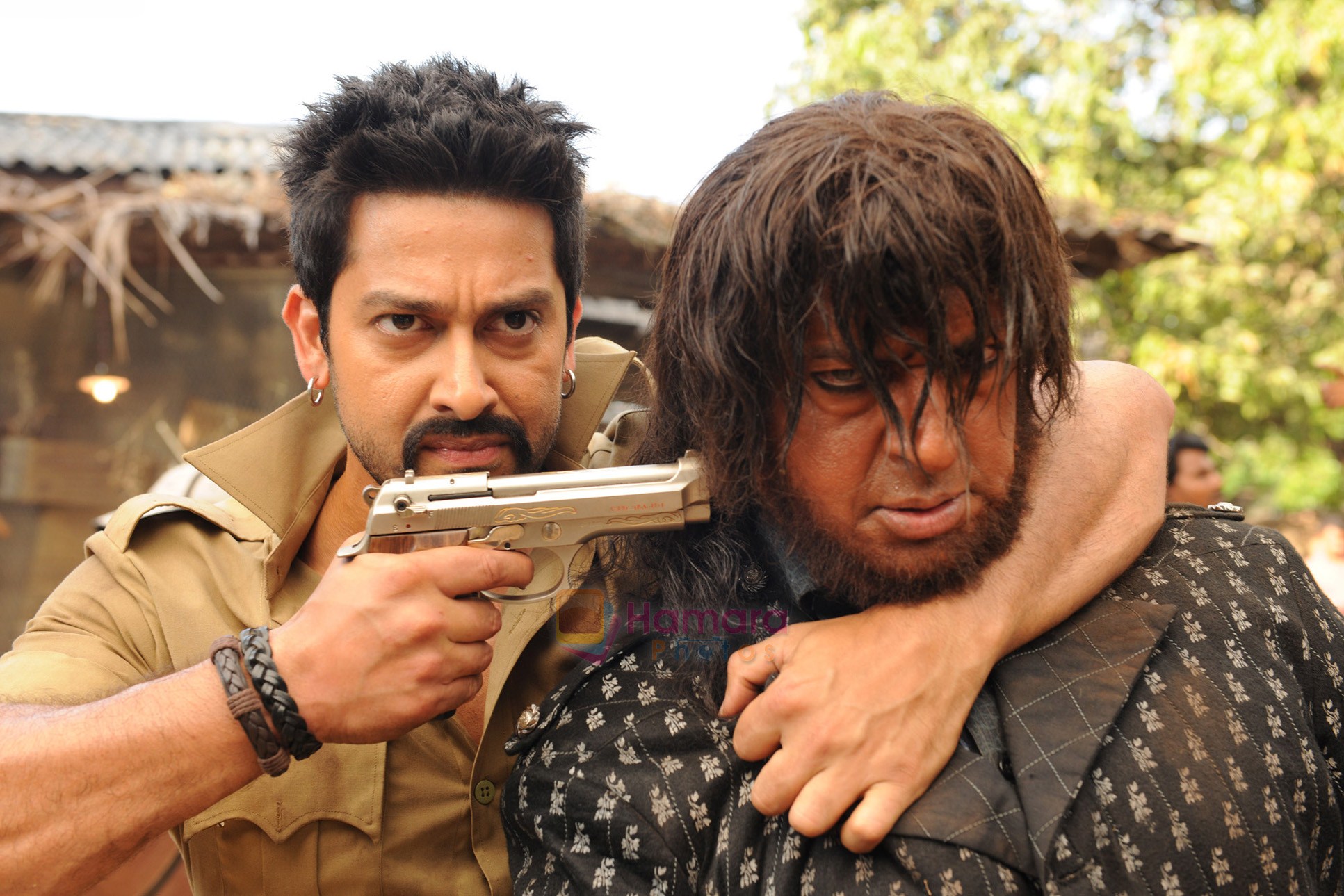 Aftab Shivdasani, Gulshan Grover in Still from the movie Bin Bulaye ...