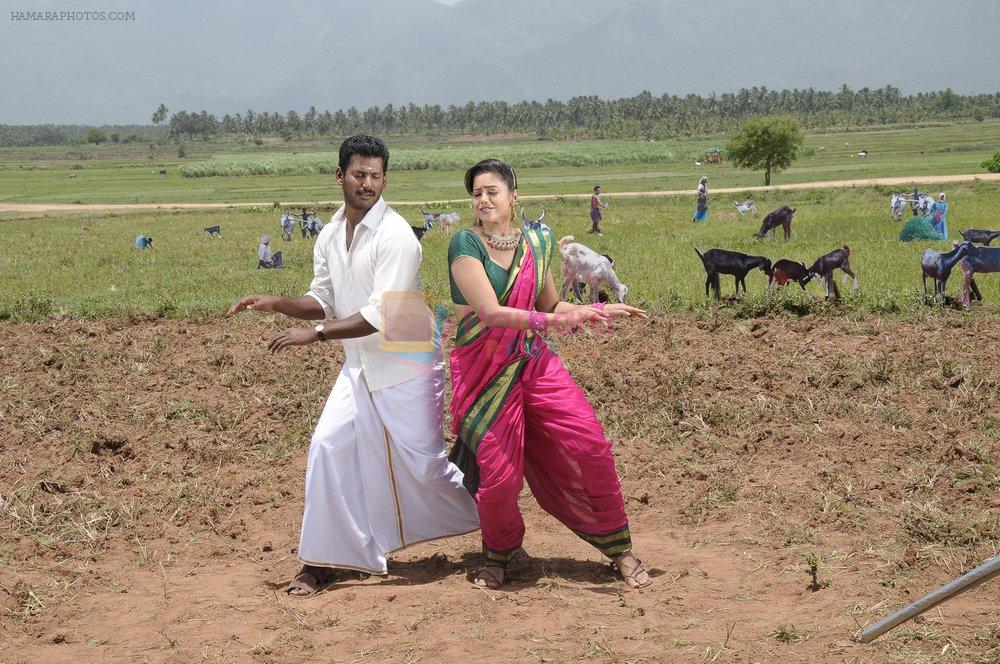 Sameera Reddy, Vishal in Vedi Movie Stills / Vedi Movie Stills ...