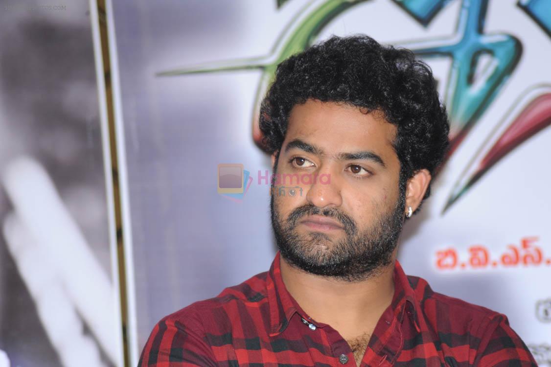 Junior NTR's casual shoot at the Oosaravelli Movie Press Meet on ...