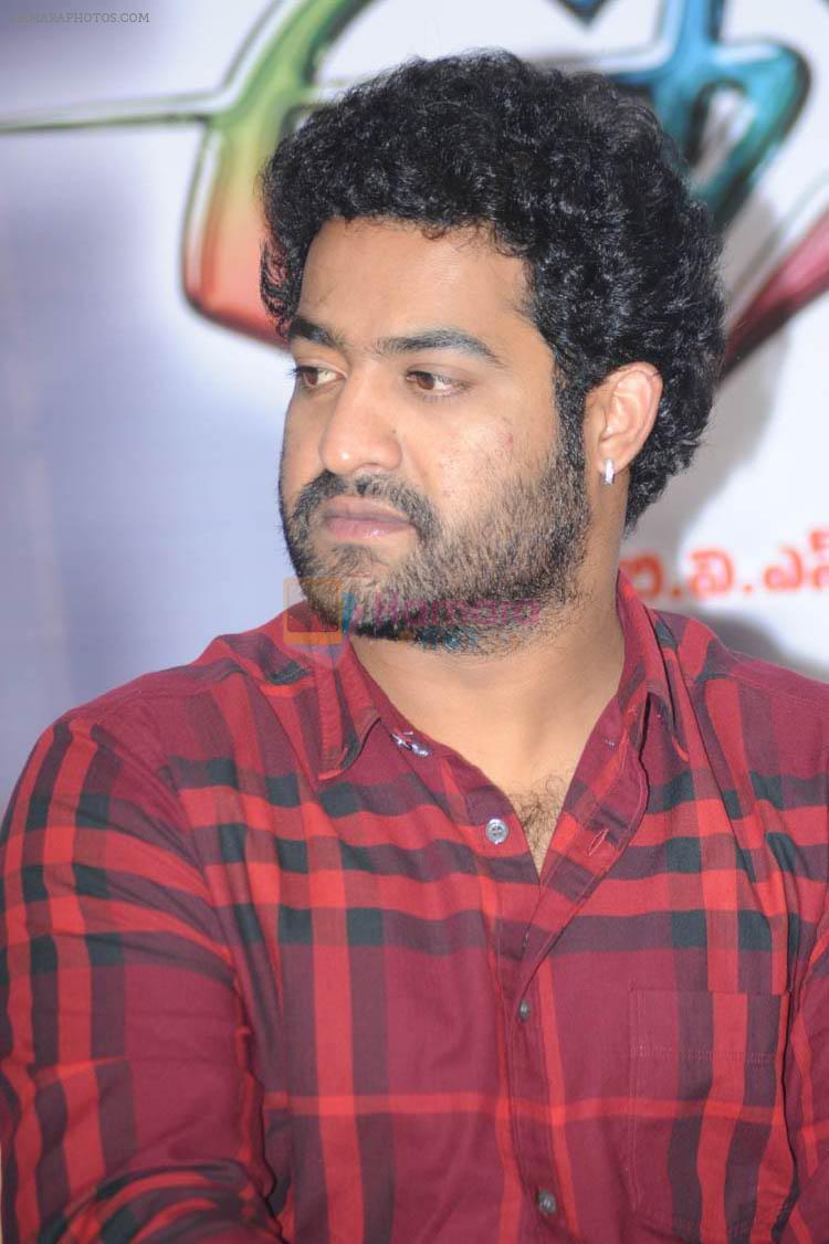 Junior NTR's casual shoot at the Oosaravelli Movie Press Meet on ...