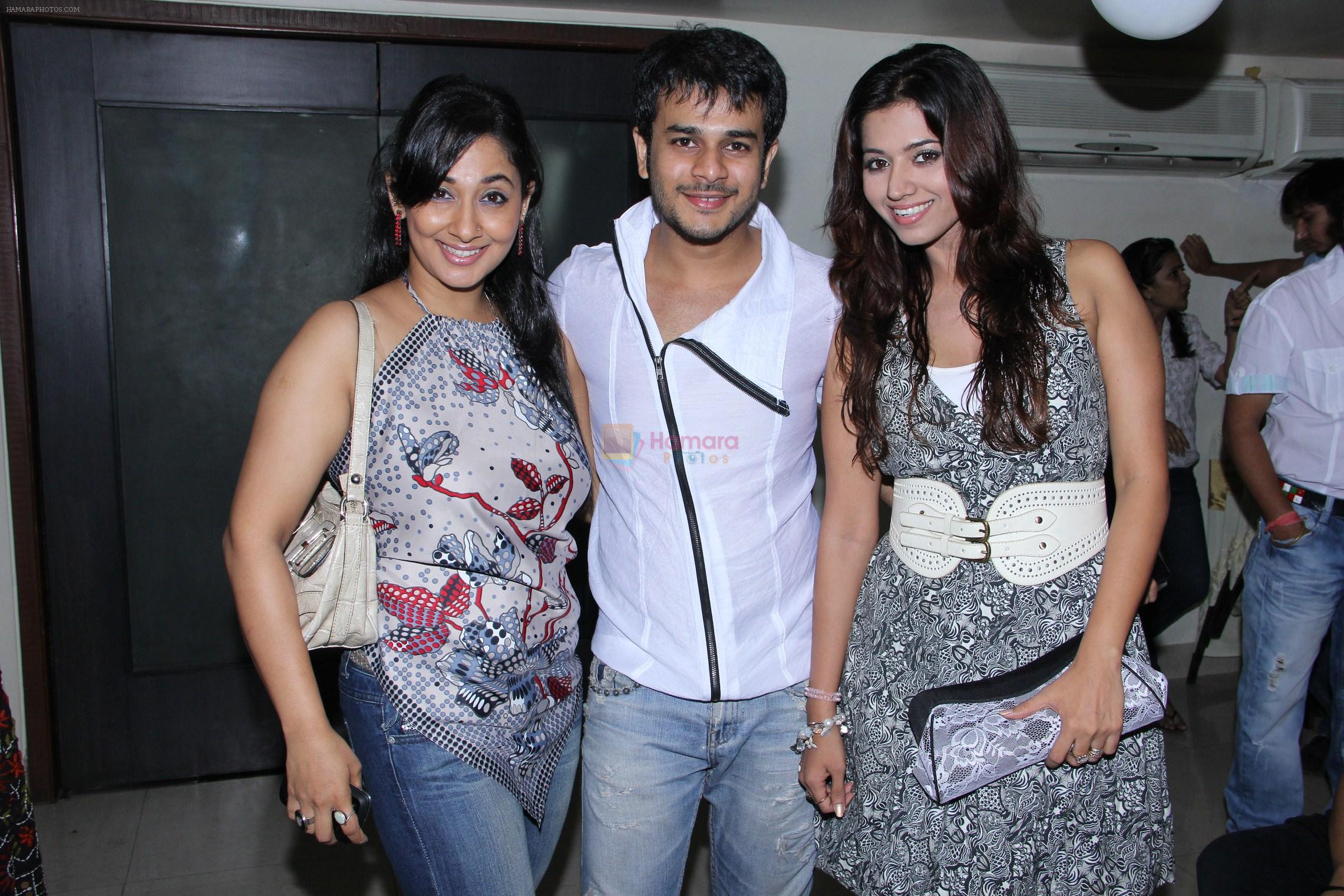 shruti with jay and costar at the celebration of Devyani's 100 episodes ...