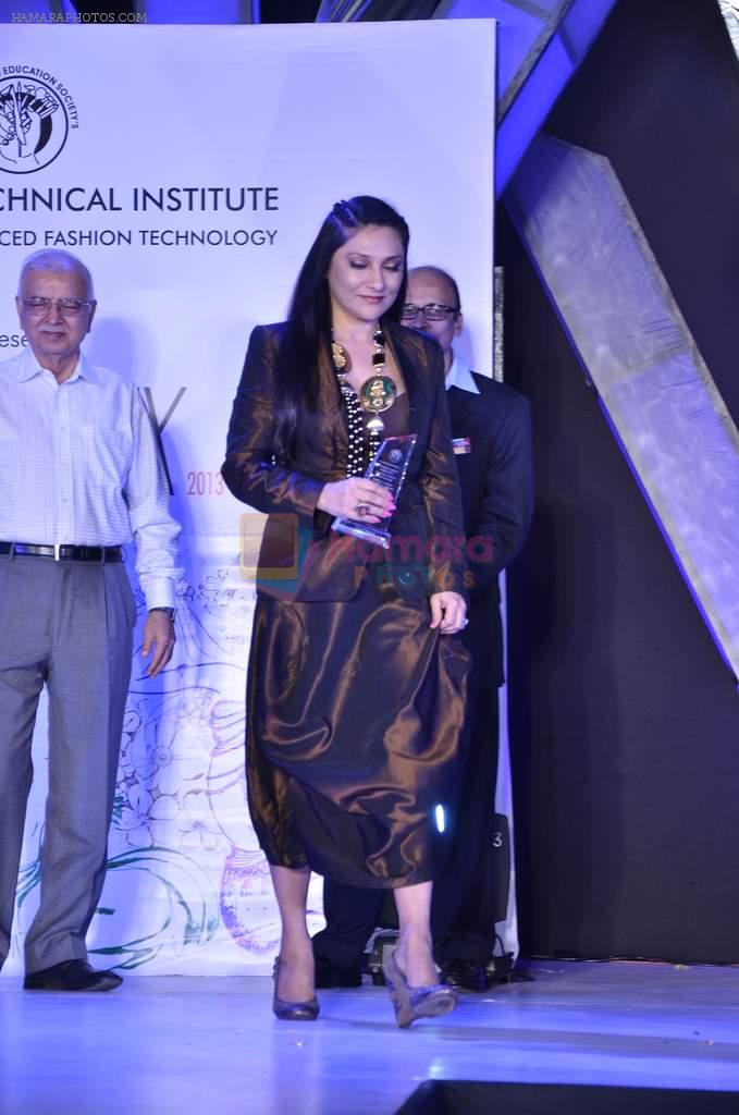 Aarti Surendranath at LS Raheja Technical's Alchemy 2013 Fashion Show ...