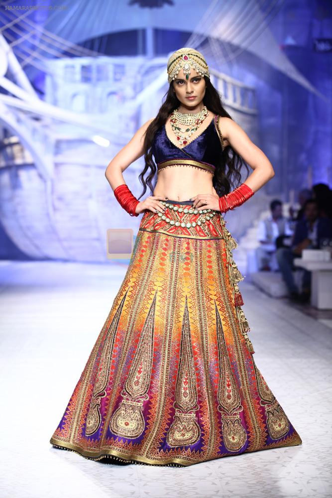 Kangana Ranaut walk the ramp for JJ Valaya bridal show in Delhi on 23rd ...