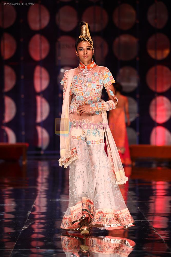 Model walk the ramp for Rina Dhaka's bridal show in Delhi on 24th July ...