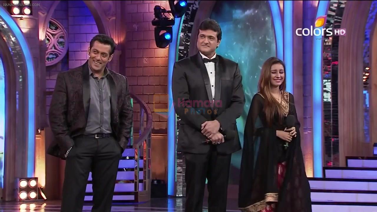 Bigg Boss Season 7 - 1st Episode Stills / Bigg Boss - Saath7 ...