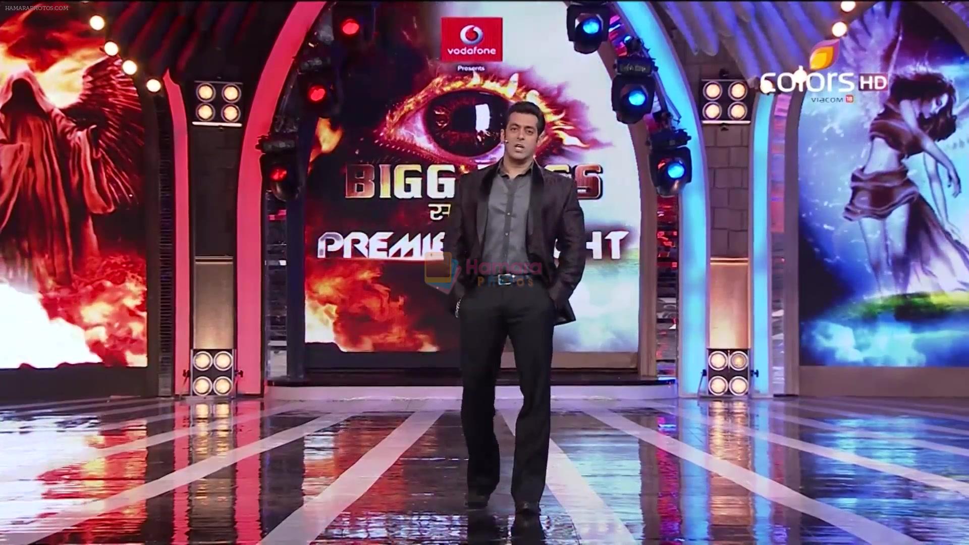 Salman Khan introduces Tanisha Mukherjee on Bigg Boss Season 7 - 1st ...