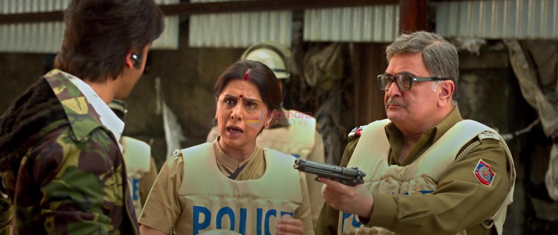 Neetu Singh, Rishi Kapoor, Ranbir Kapoor in Besharam Movie Still ...