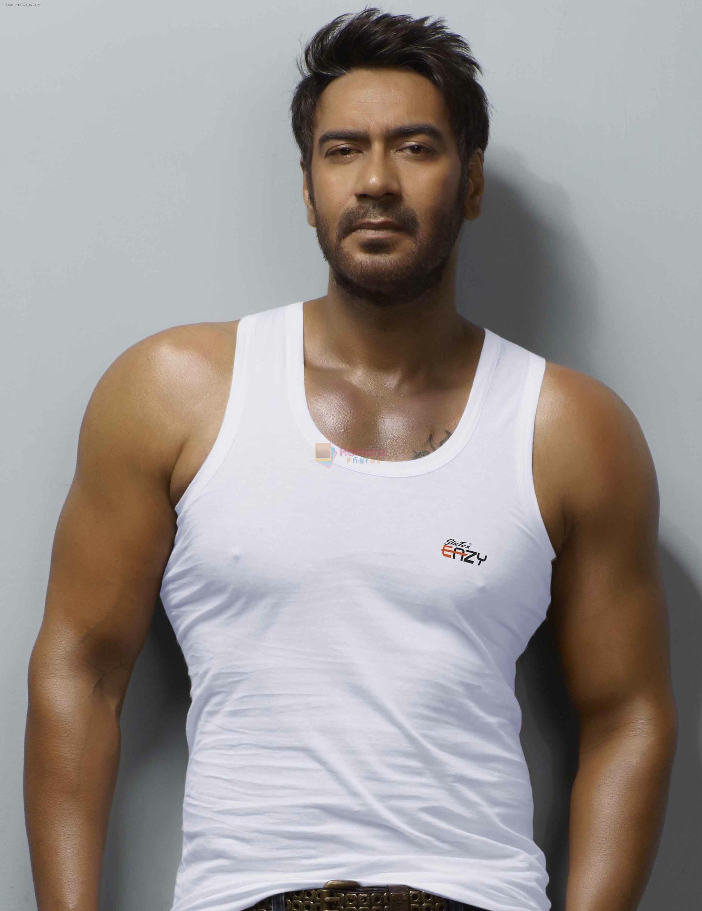Ajay Devgan shooting for Sirtex Eazy / Ajay Devgn - Bollywood Photos