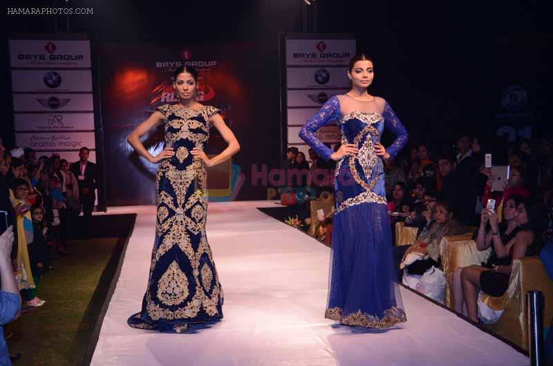 Model walk the ramp for Designer Mayyur R Girotra at Ramola Bachchan's ...