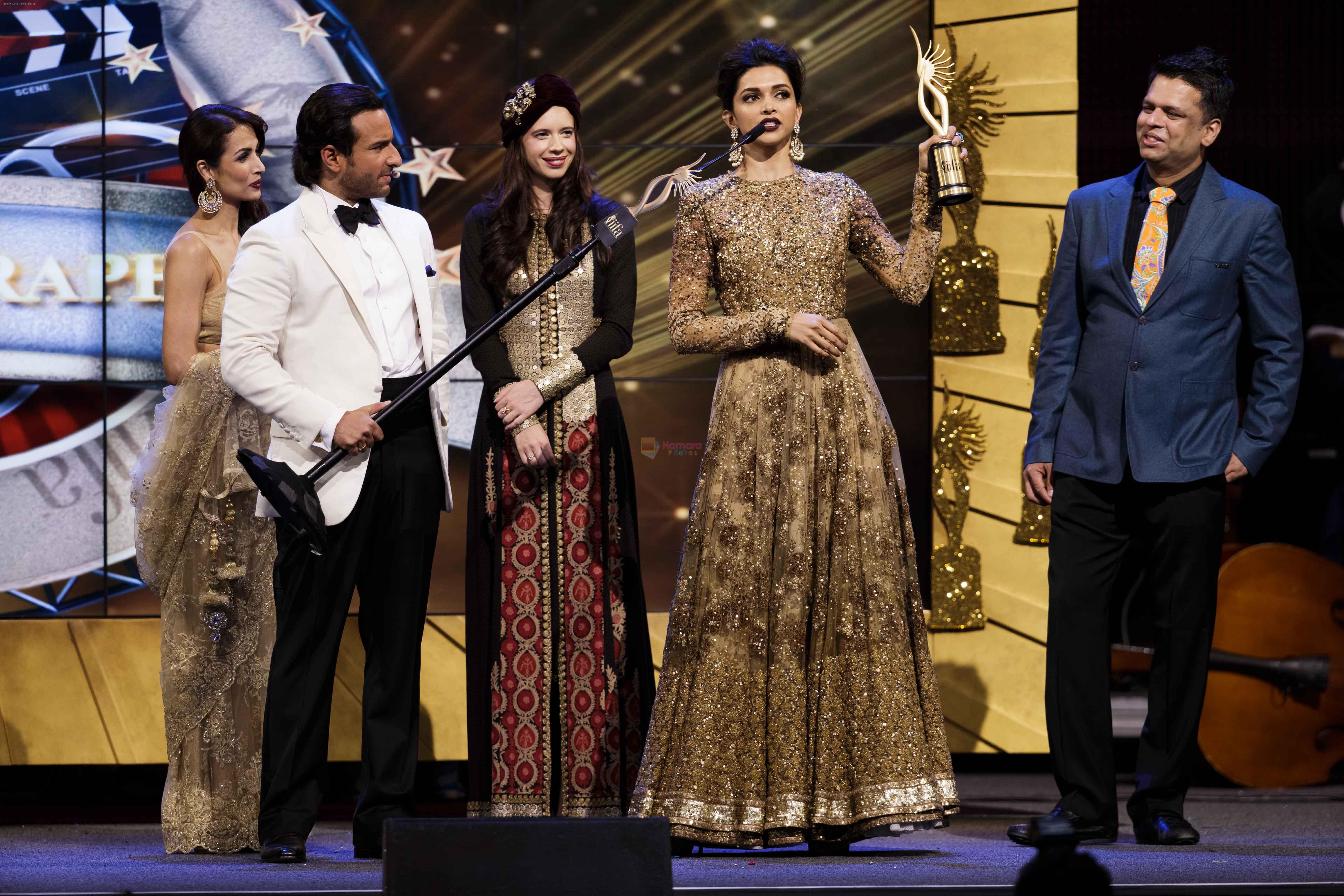 Bipasha Basu, Saif Ali Khan, Deepika Padukone at IIFA Magic of the ...