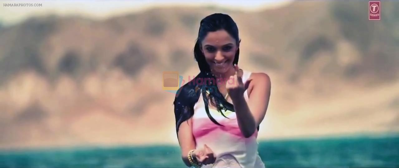 Mohit Marwah, Vijender Singh, Kiara Advani in Banjarey song stills from ...