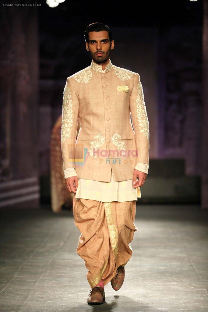 Model walks for Anju Modi in IIJW 2014 in Grand Hyatt, Mumbai on 16th ...