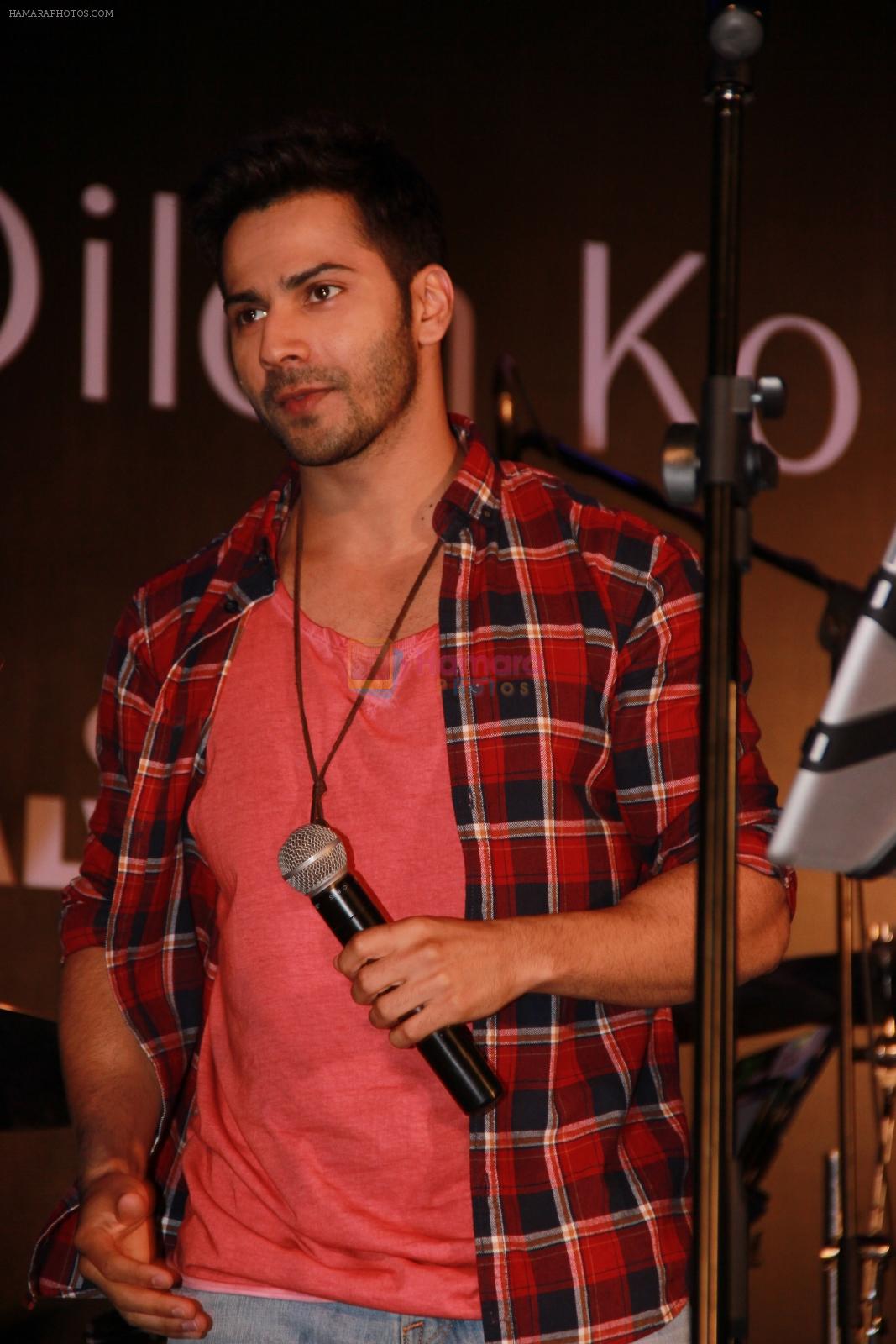 Varun Dhawan at Pepe Jeans music festival of Kala Ghoda in Mumbai on ...