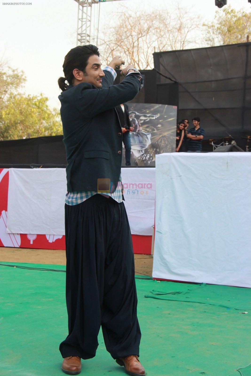 Sushant Singh Rajput at Byomkesh Bakshi Fashion Showcase in Mumbai on ...