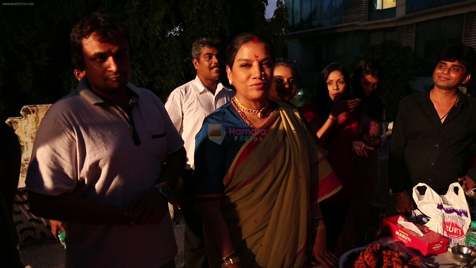 Amin Surani / Shabana Azmi - Bollywood Photos