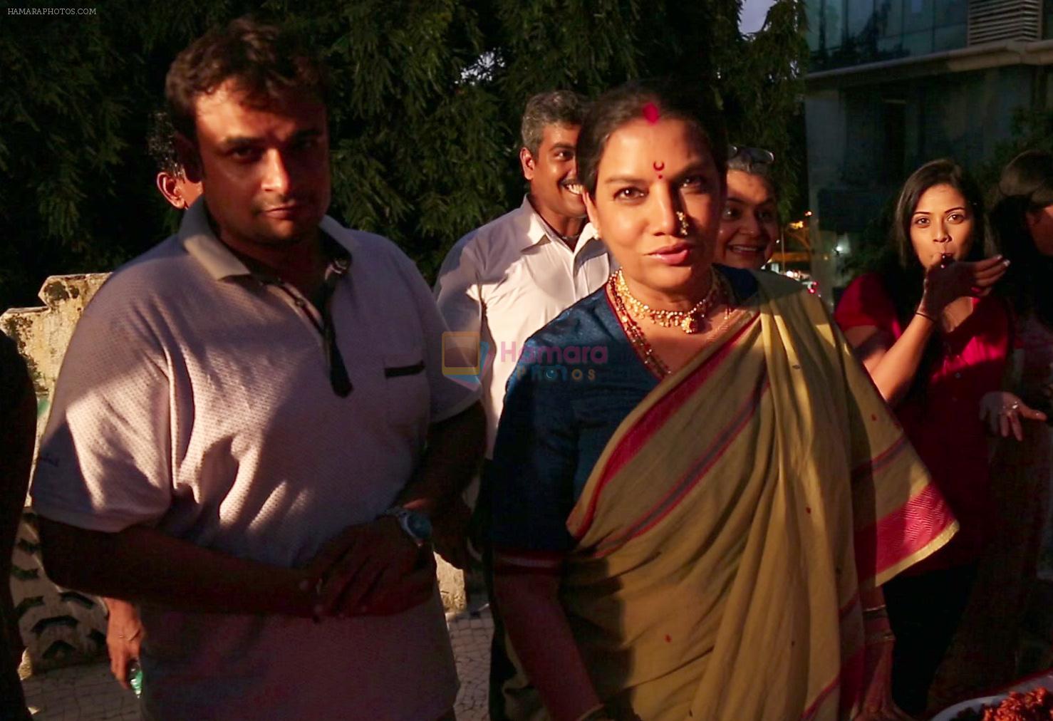 Amin Surani / Shabana Azmi - Bollywood Photos