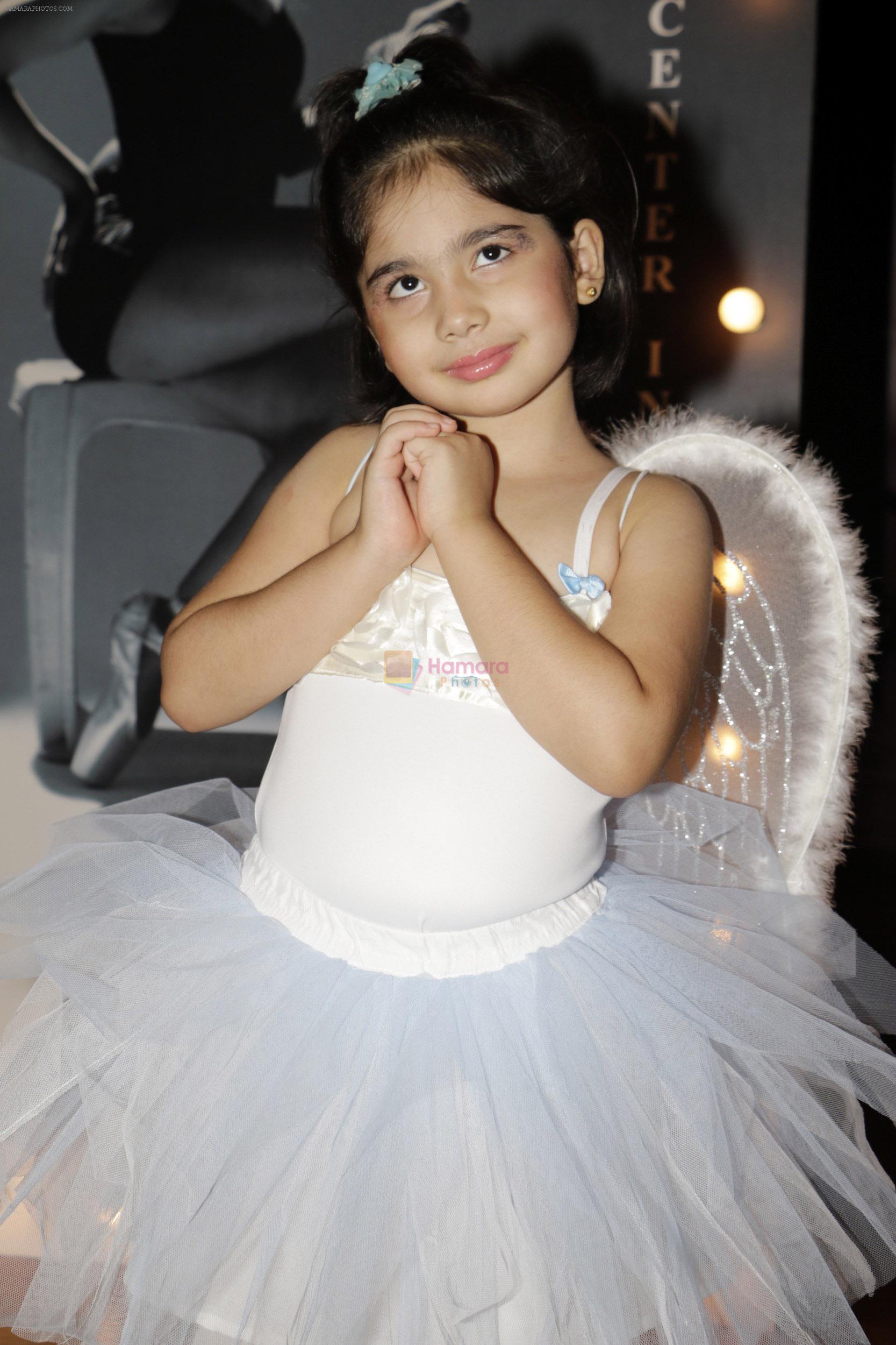 Sarah Reddy1 / Art Events - Bollywood Photos