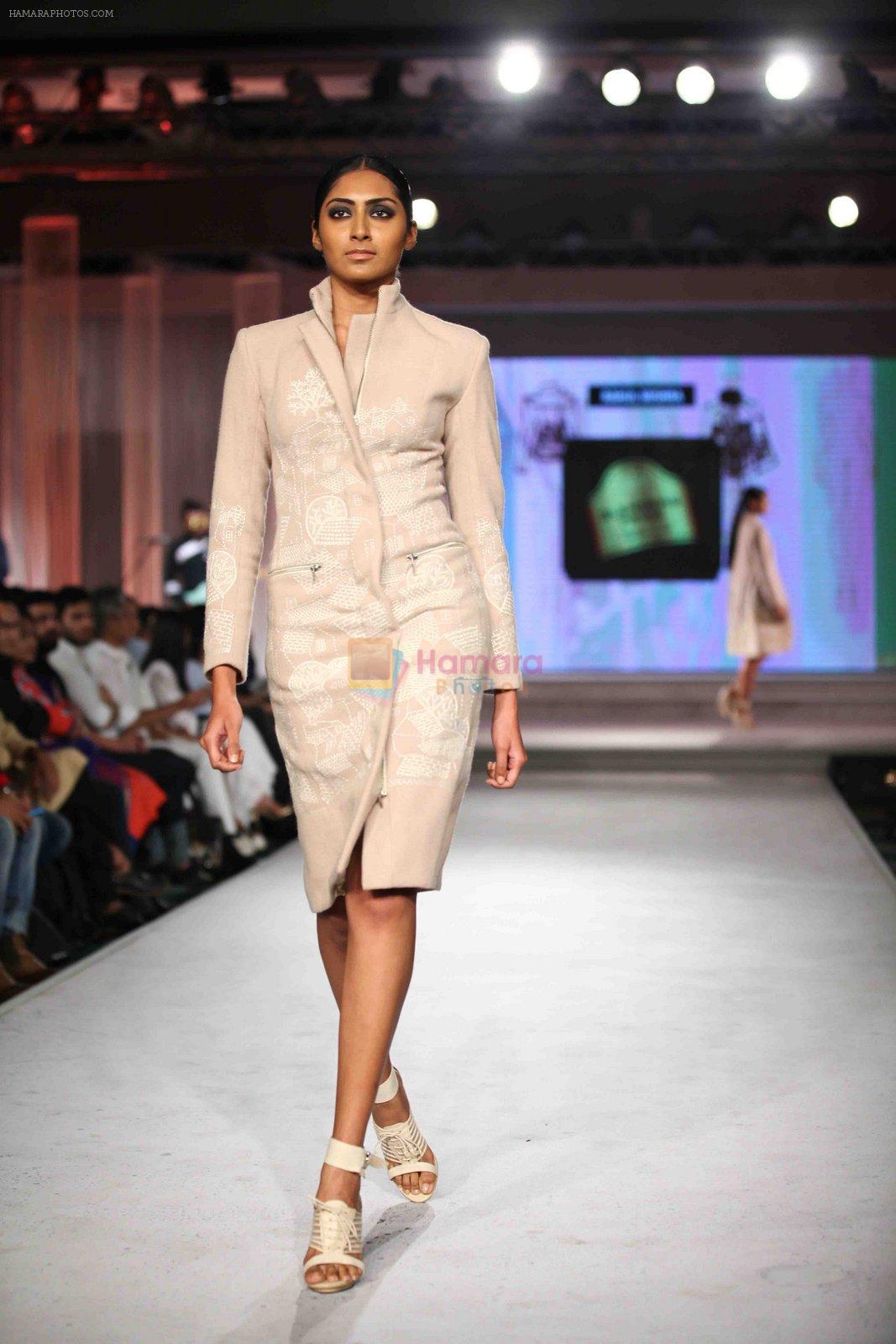 Model walks for Rahul Mishra in Kolkata for Blenders show on 8th Nov ...