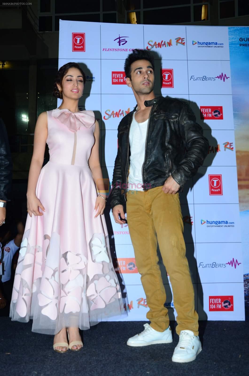 Yami Gautam, Pulkit Samrat at Sanam Re launchw on 19th Dec 2015 ...