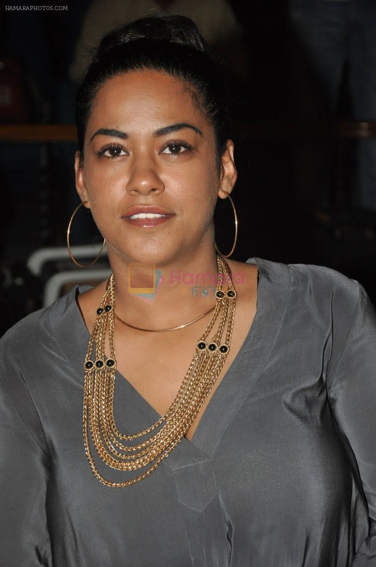Mumaith Khan Photoshoot / Mumait Khan - Bollywood Photos