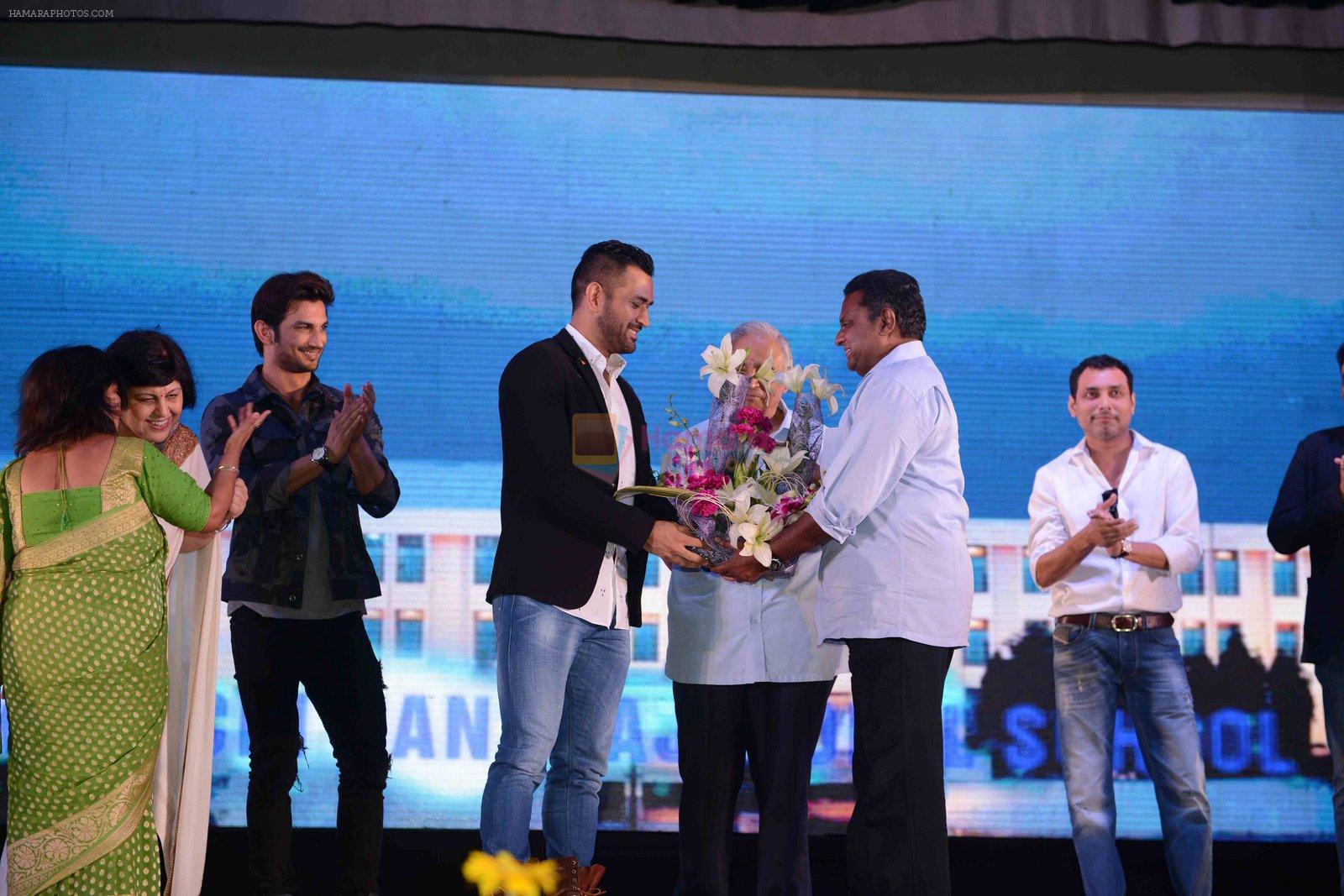 Mahendra Singh Dhoni, Sushant Singh Rajput at MS Dhoni trailer launch ...