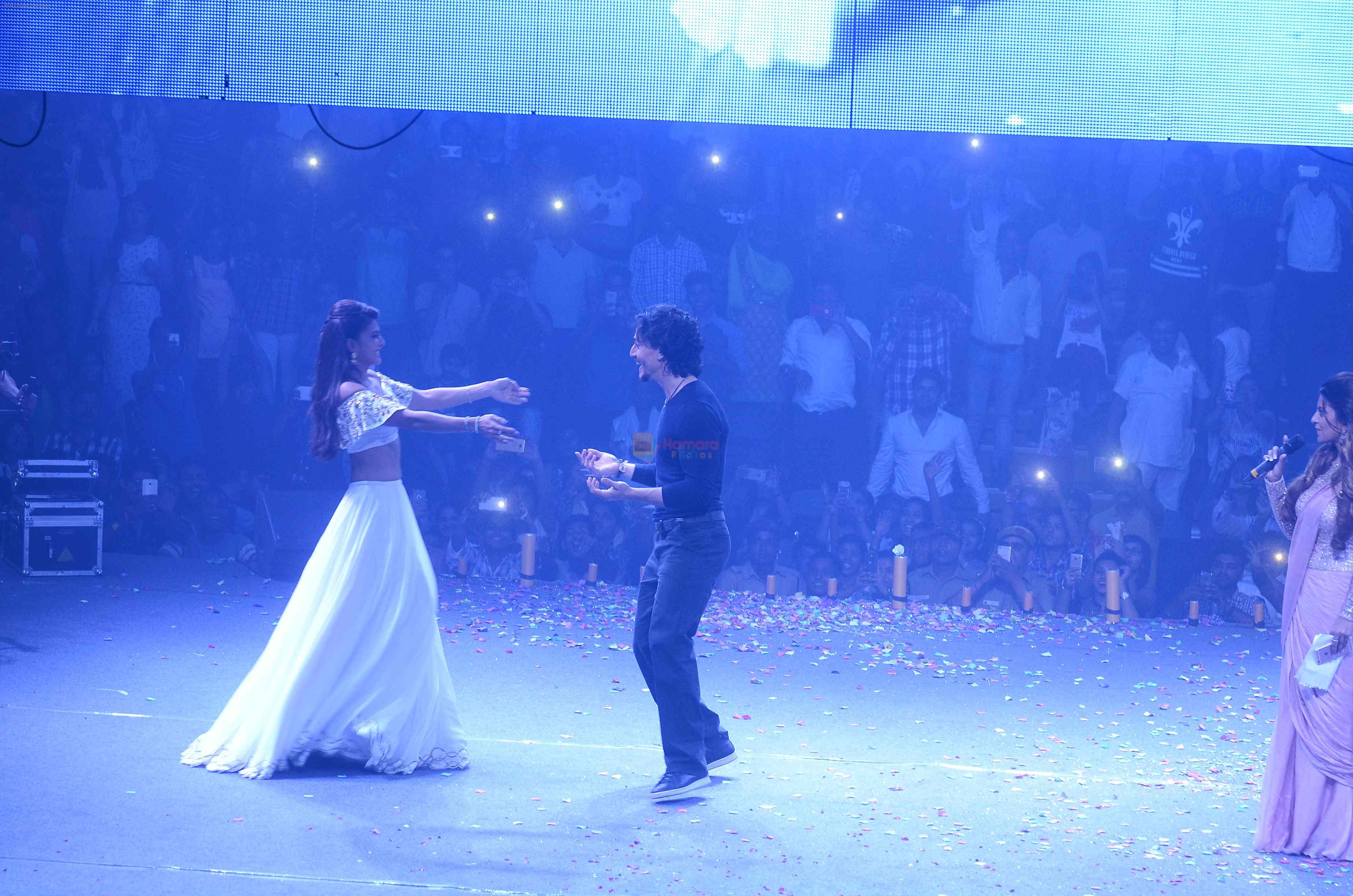 Tiger Shroff, Jacqueline Fernandez, Remo D Souza promote The Flying ...