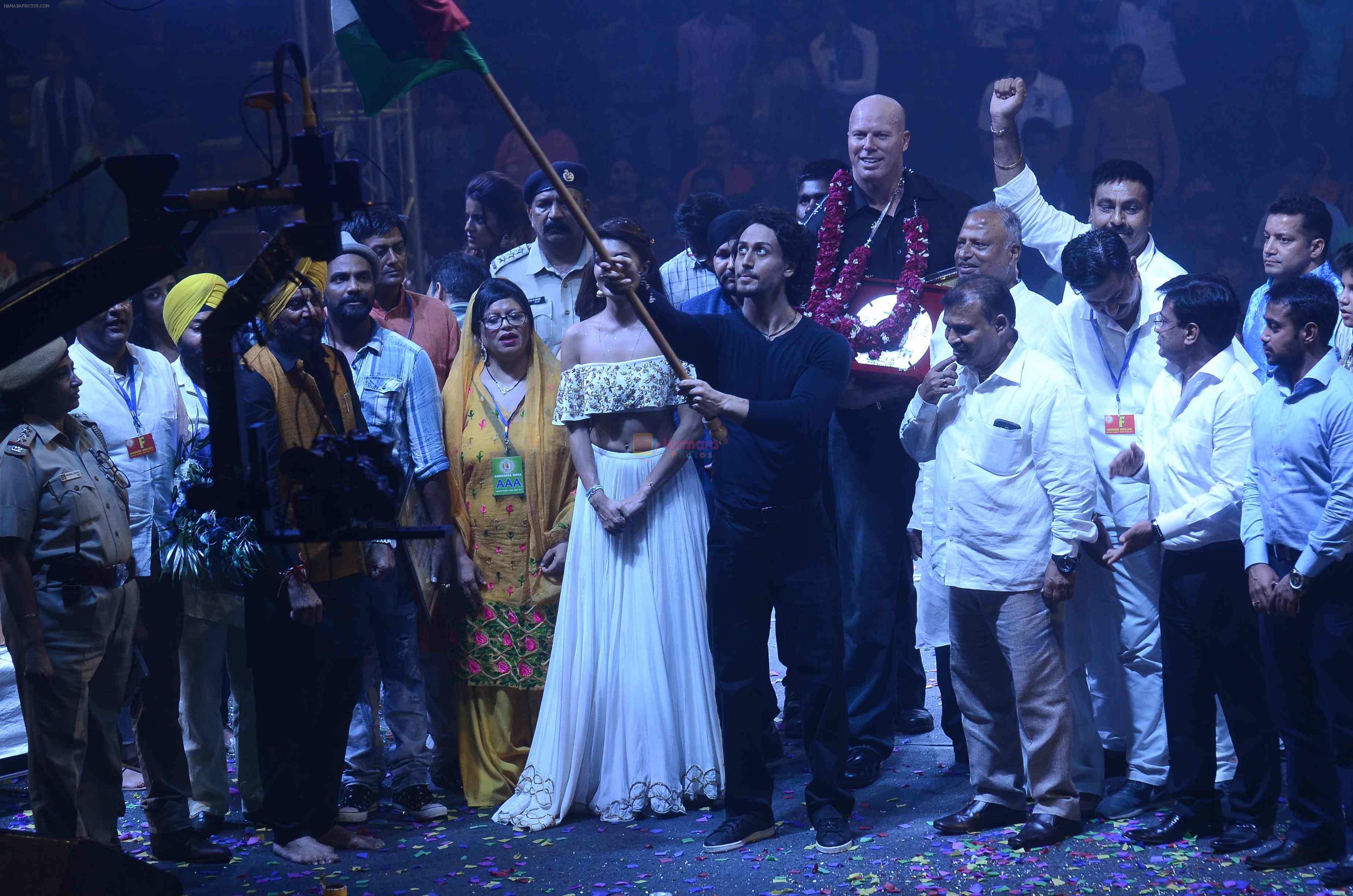 Tiger Shroff, Jacqueline Fernandez, Remo D Souza promote The Flying ...