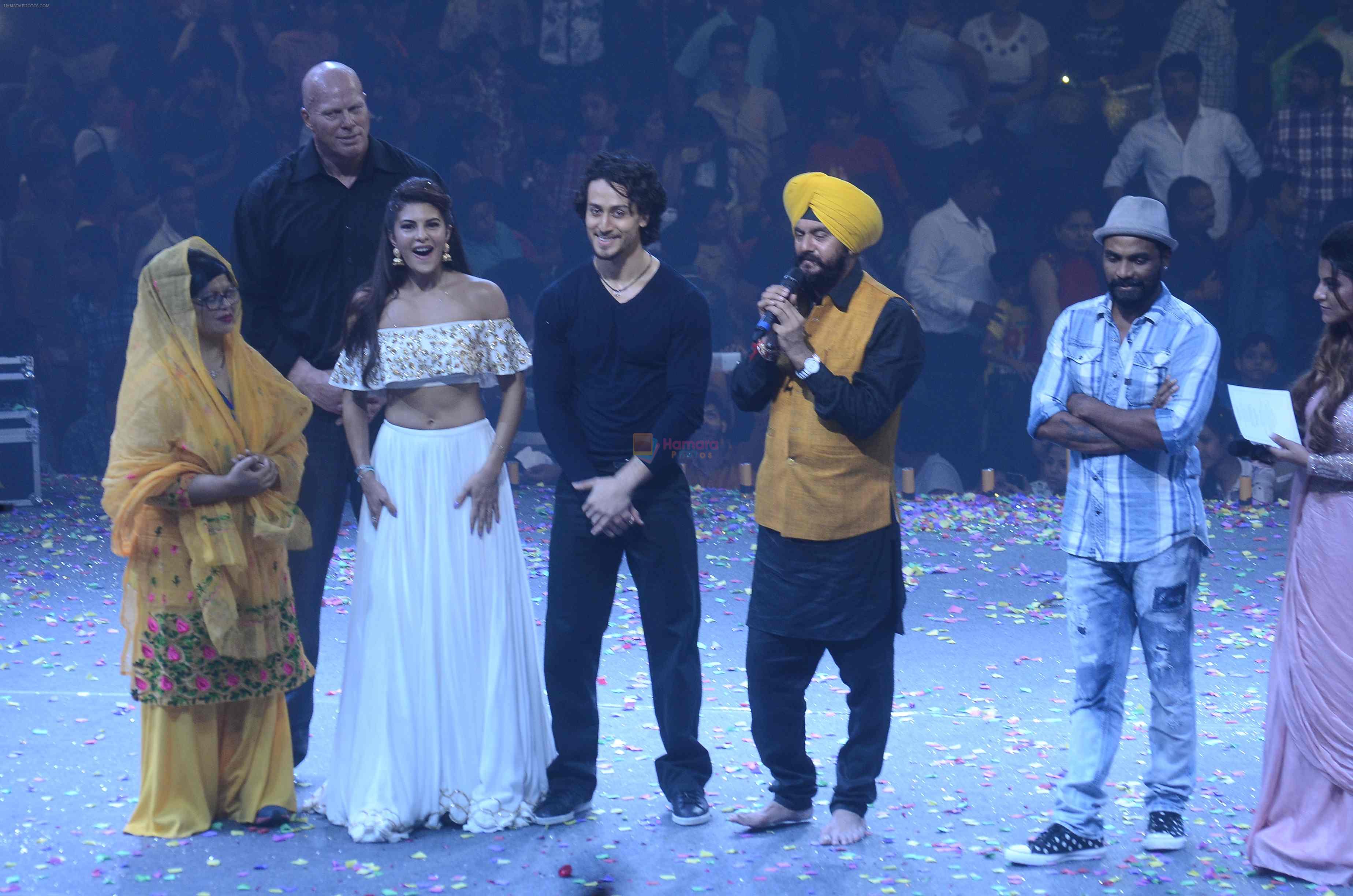 Tiger Shroff, Jacqueline Fernandez, Remo D Souza promote The Flying ...