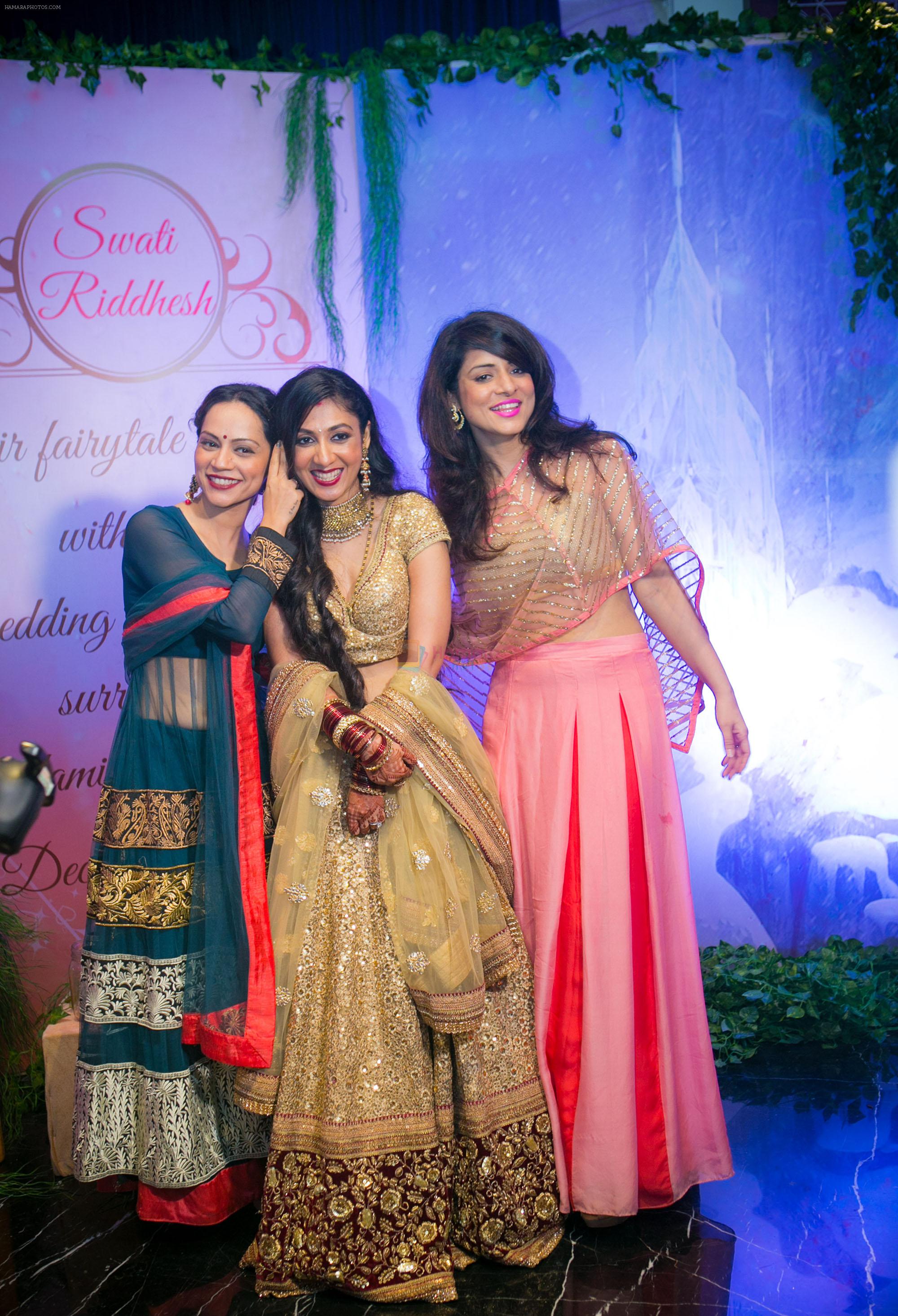 Simple Kaur / 2016 Party Events - Bollywood Photos