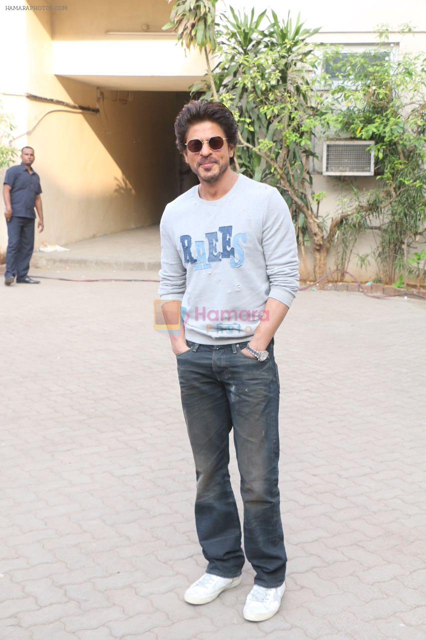 Shah Rukh Khan promotes Raees on 17th Jan 2017 / Shah Rukh Khan ...