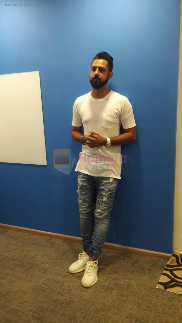 Interview With Puinjabi Pop Singer Gippy Grewal For His Single ...