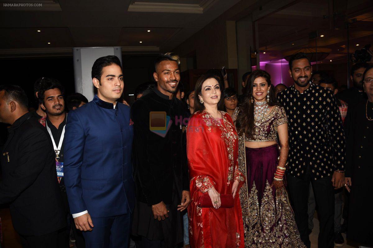 Nita Ambani, Mukesh Ambani, Isha Ambani, Akash Ambani at Hardik Pandya ...