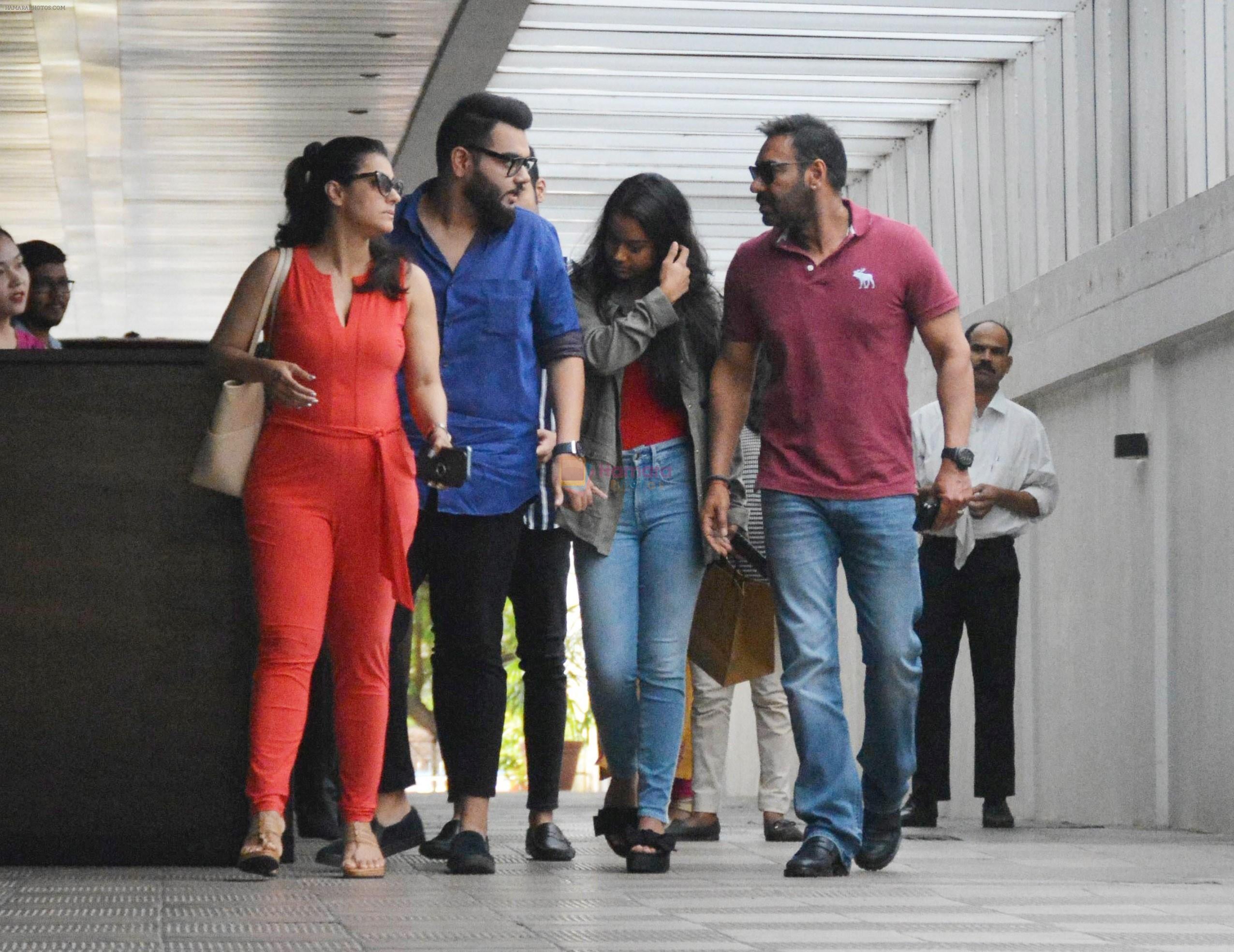 Kajol , Ajay Devgan with daughter Nysa spotted at Hakkasan bandra on ...
