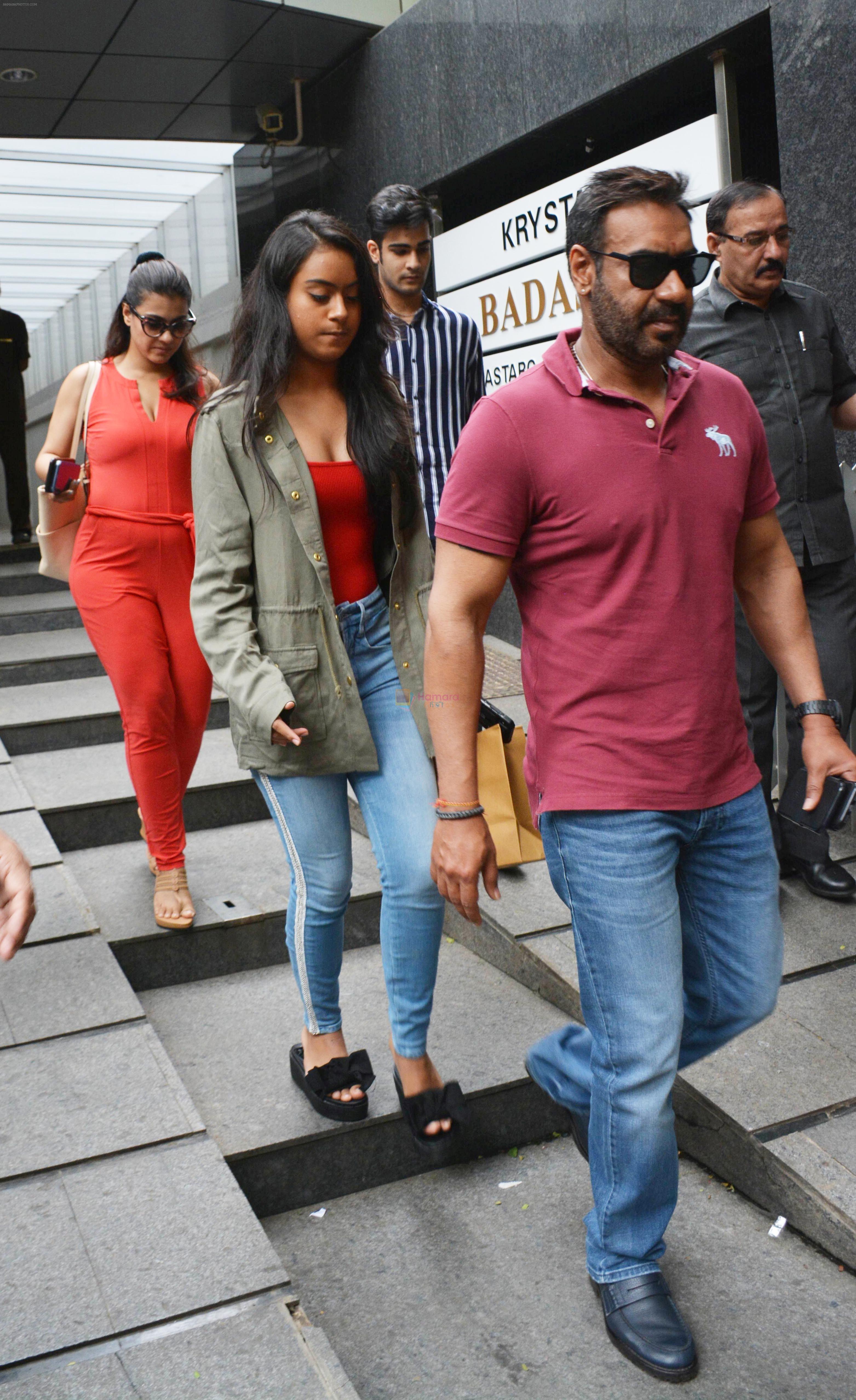 Kajol , Ajay Devgan with daughter Nysa spotted at Hakkasan bandra on ...