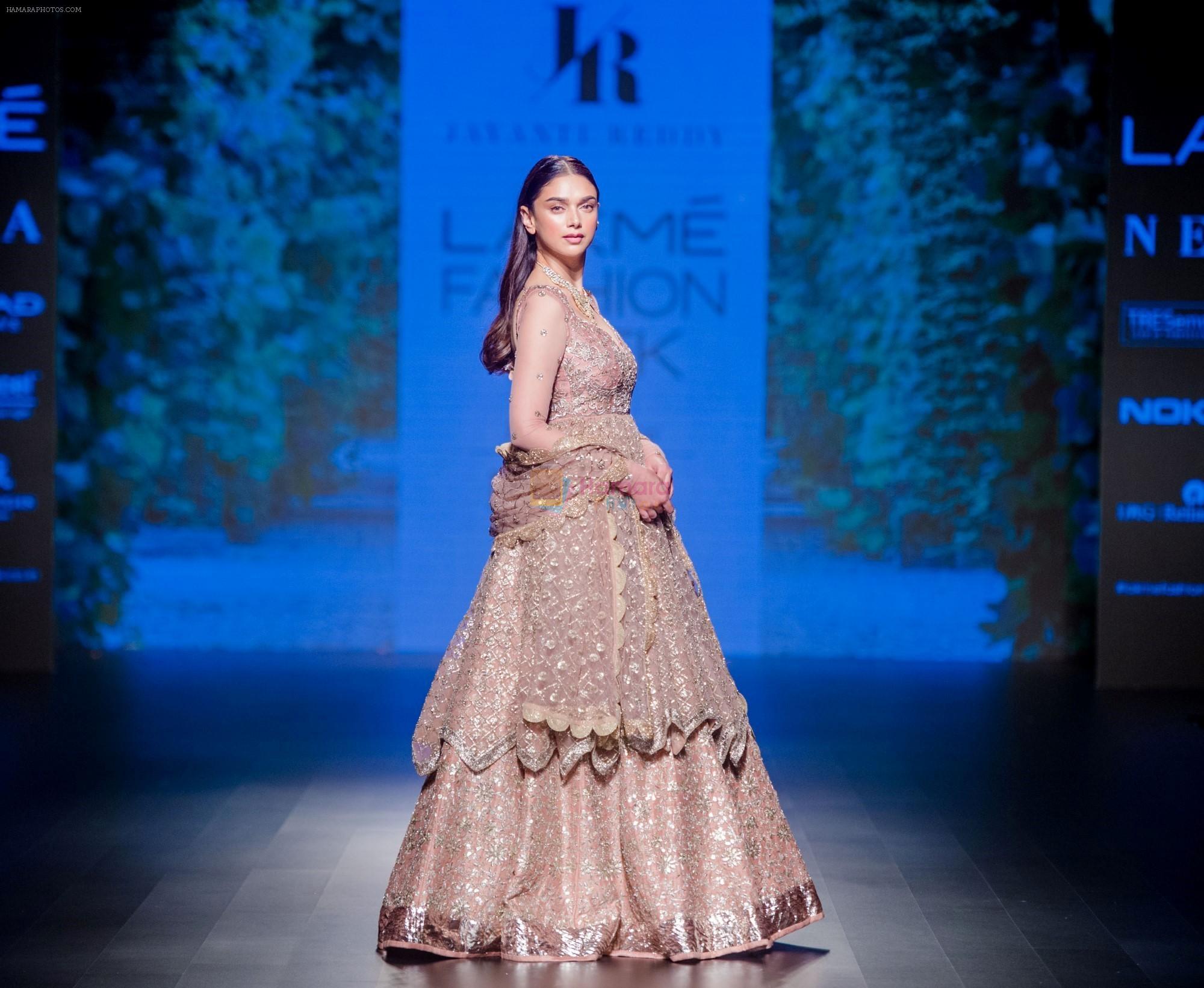Aditi Rao Hydari walk the ramp for Jayanti Reddy at Lakme Fashion Week ...