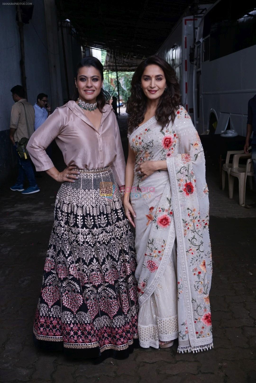 Madhuri Dixit, Kajol On The Sets Of Colors Show Dance Deewane In ...