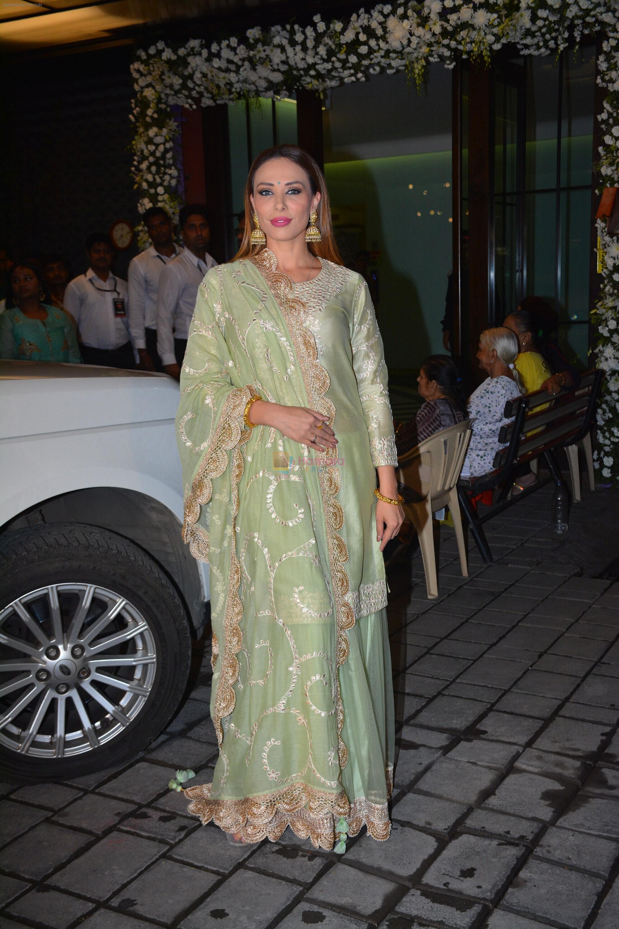 Lulia Vantur at Arpita Khan's Ganpati Immersion at bandra on 14th Sept ...