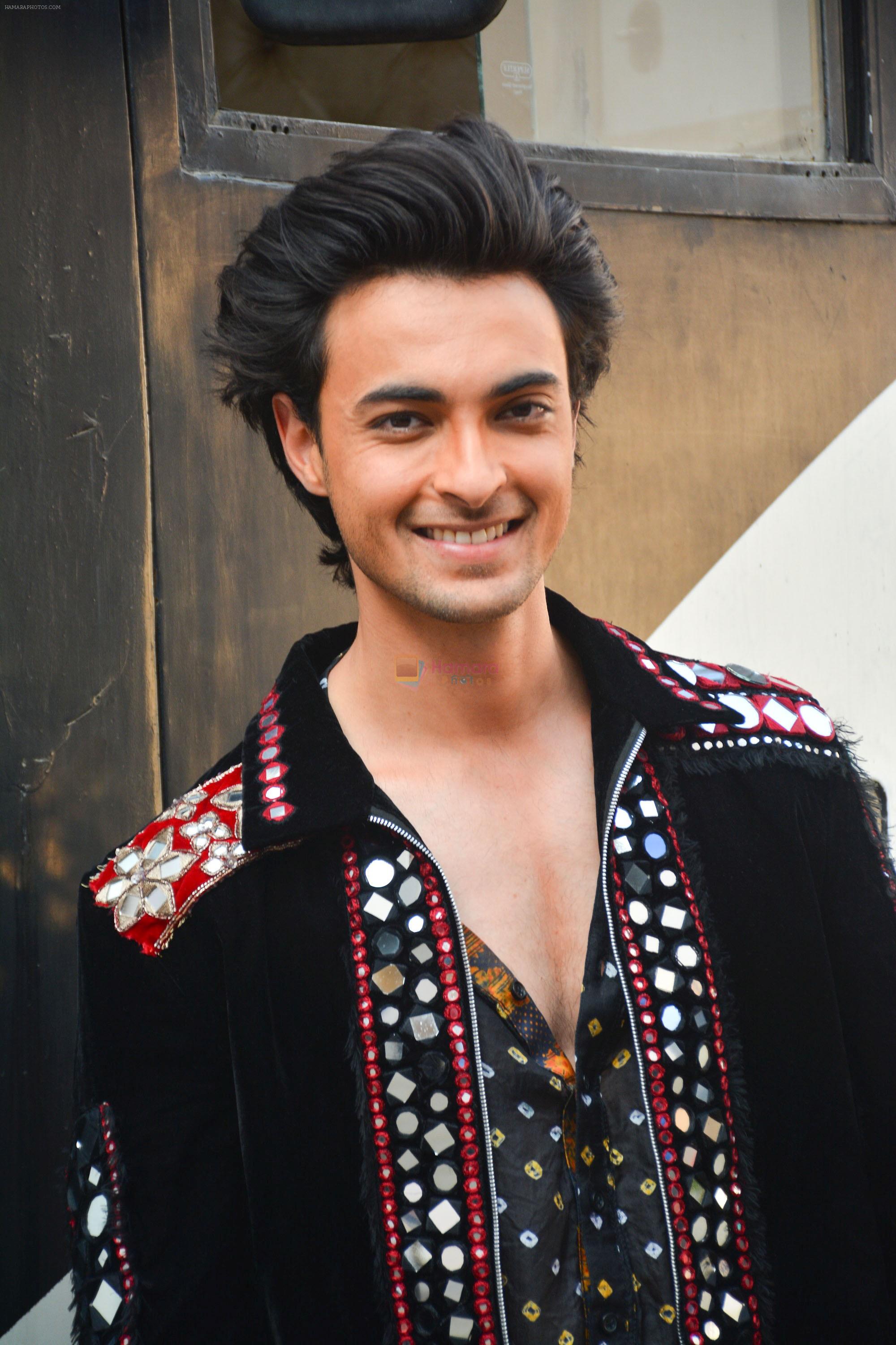 Aayush Sharma At Mehboob Studio In Bandra on 23rd Sept 2018 / Aayush ...