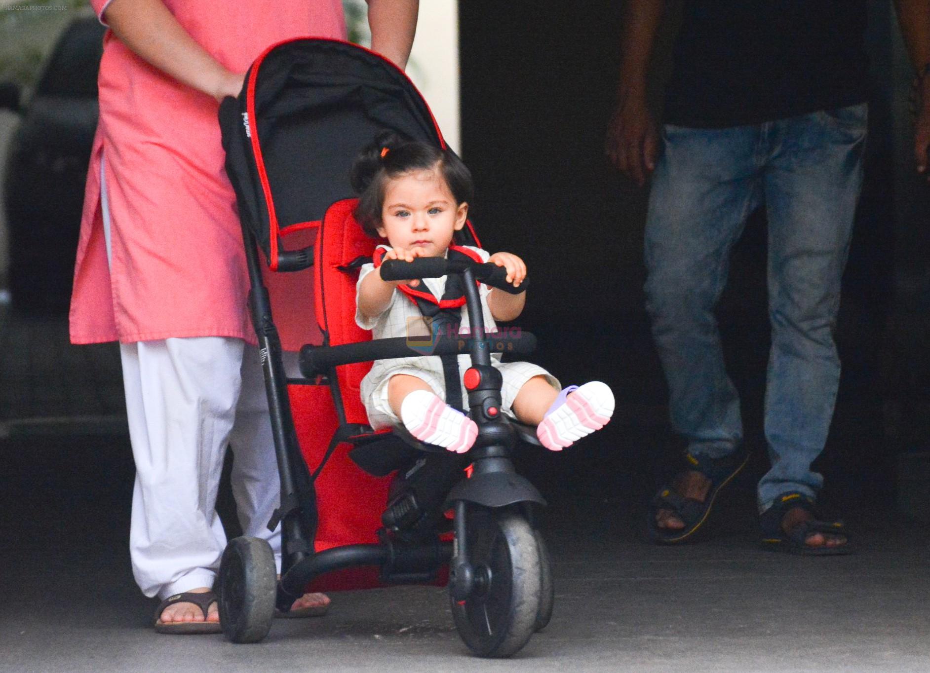 Soha Ali Khan's Daughter Inaaya Spotted At Bandra on 23rd Sept 2018 ...